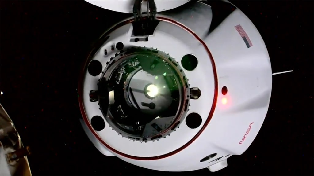 Elon Musk shares SpaceX Dragon docking with Space Station [Extended ... Elon Musk shares SpaceX Dragon docking with Space Station [Extended ...